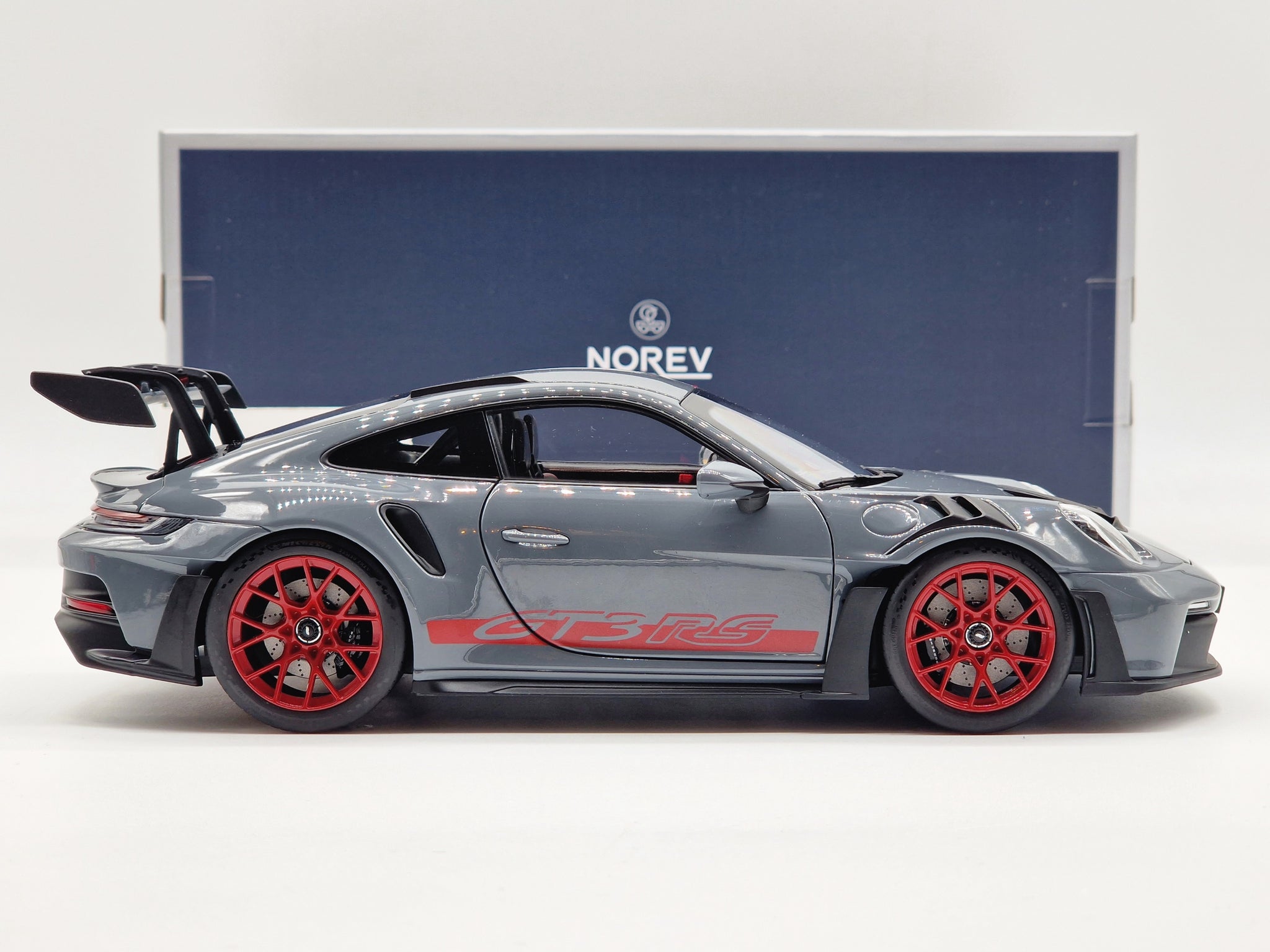 Porsche 911 GT3 RS 2022 Artic Grey & Pyro Red – einszu18