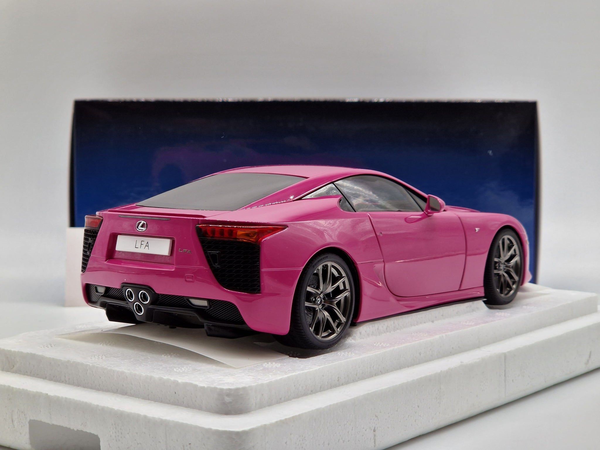 Lexus LFA 2010 Passionate Pink – einszu18