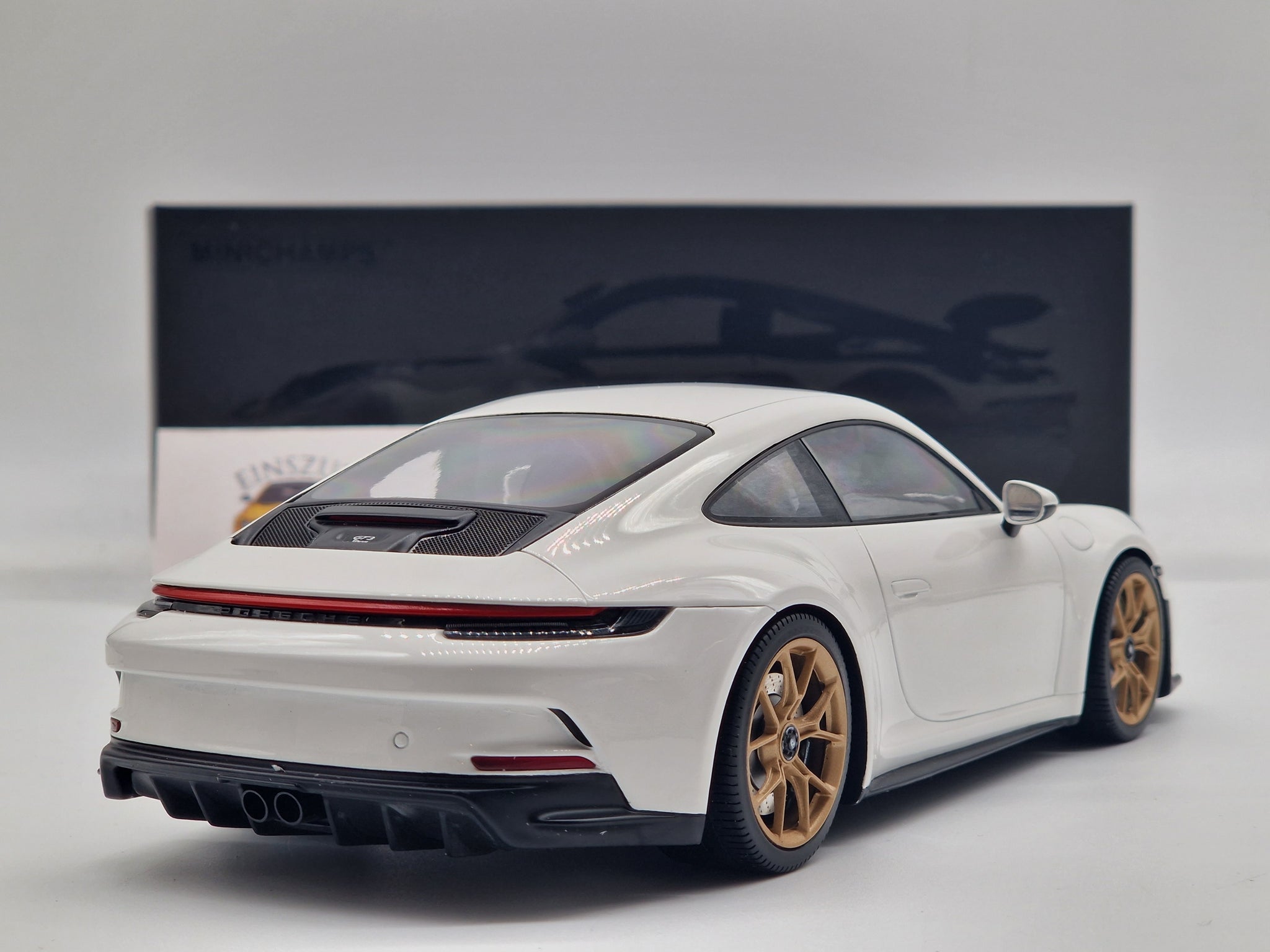 Porsche 911 (992) GT3 Touring 2022 White / Neodyme Wheels – einszu18