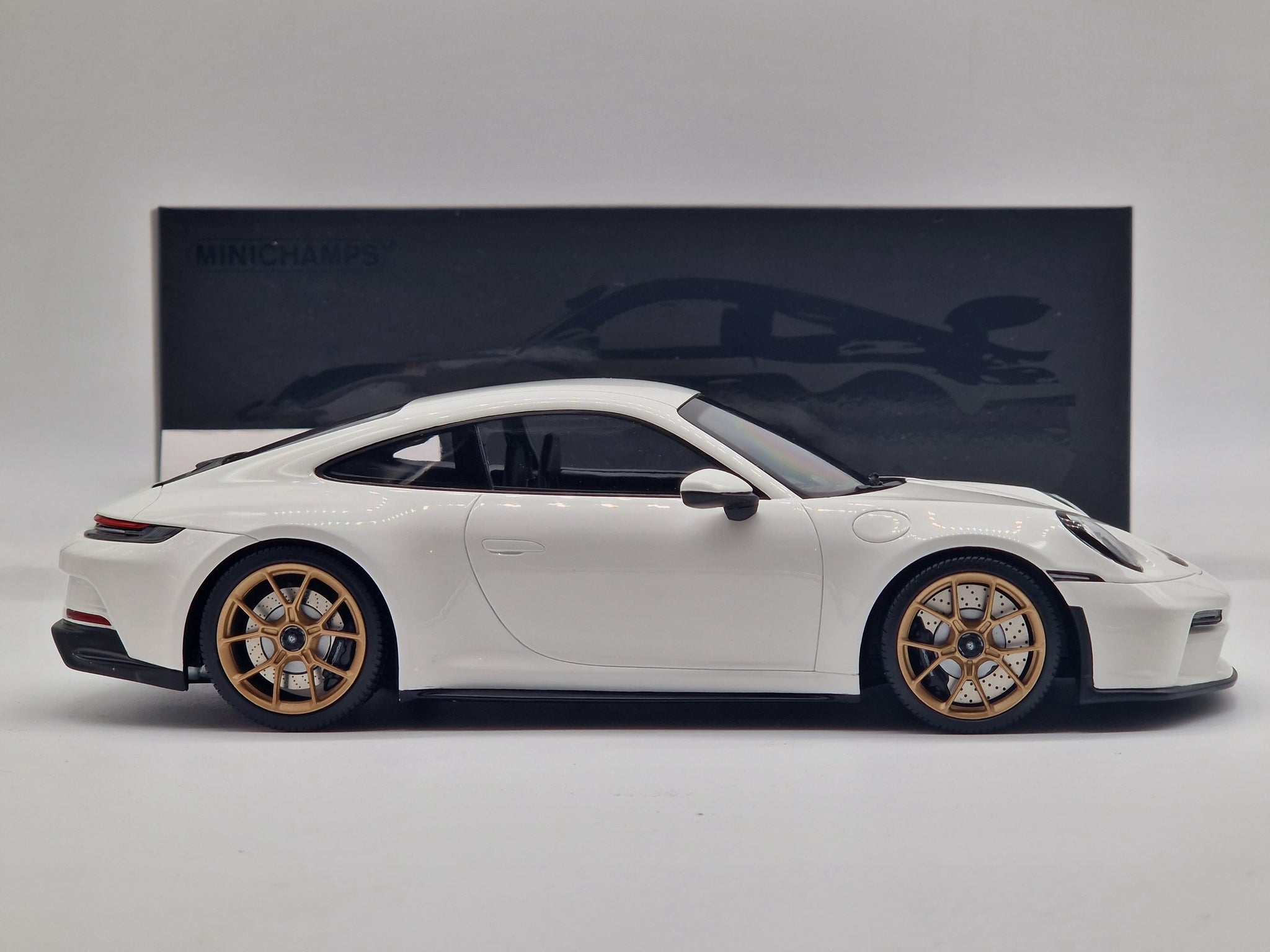Porsche 911 (992) GT3 Touring 2022 White / Neodyme Wheels – einszu18